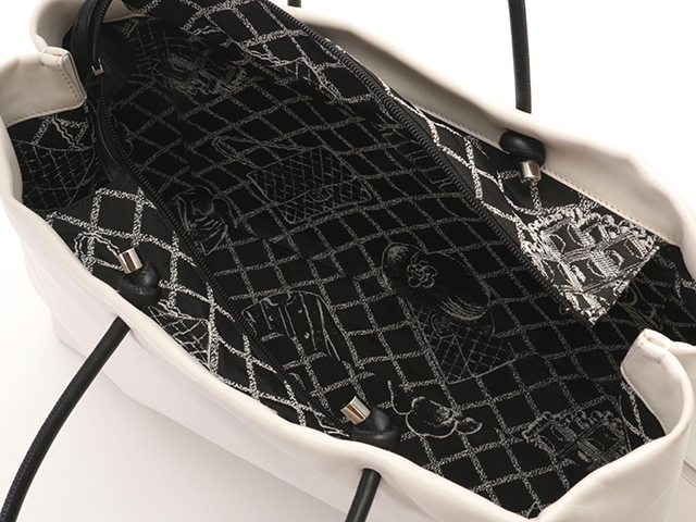 CHANEL シャネル エッセンシャルトートGM A46882 ホワイト CHANEL シャネル エッセンシャルトートGM A46882 ホワイト